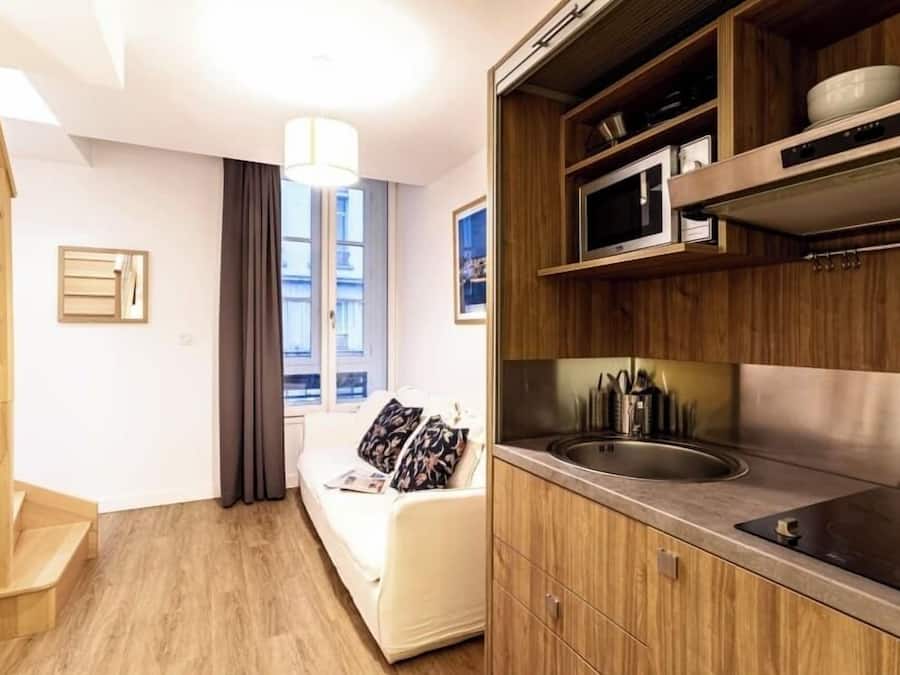 Duplex | Individualmente decorados, individualmente mobiliados, escrivaninha