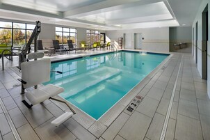 Piscina interior, da(s) 6:00 à(s) 22:00, espreguiçadeiras 