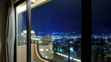 Quarto Twin de Luxo, não fumadores, vista para o porto | Vista do quarto