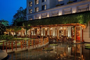 3 restaurantes, pequenos-almoços servidos 