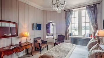 Quarto | Roupa de alta qualidade, cofre no quarto, com decoração personalizada