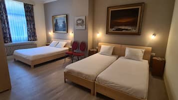 Quarto família | Cofres nos quartos, escrivaninha, cortinas blackout, Wi-Fi de cortesia