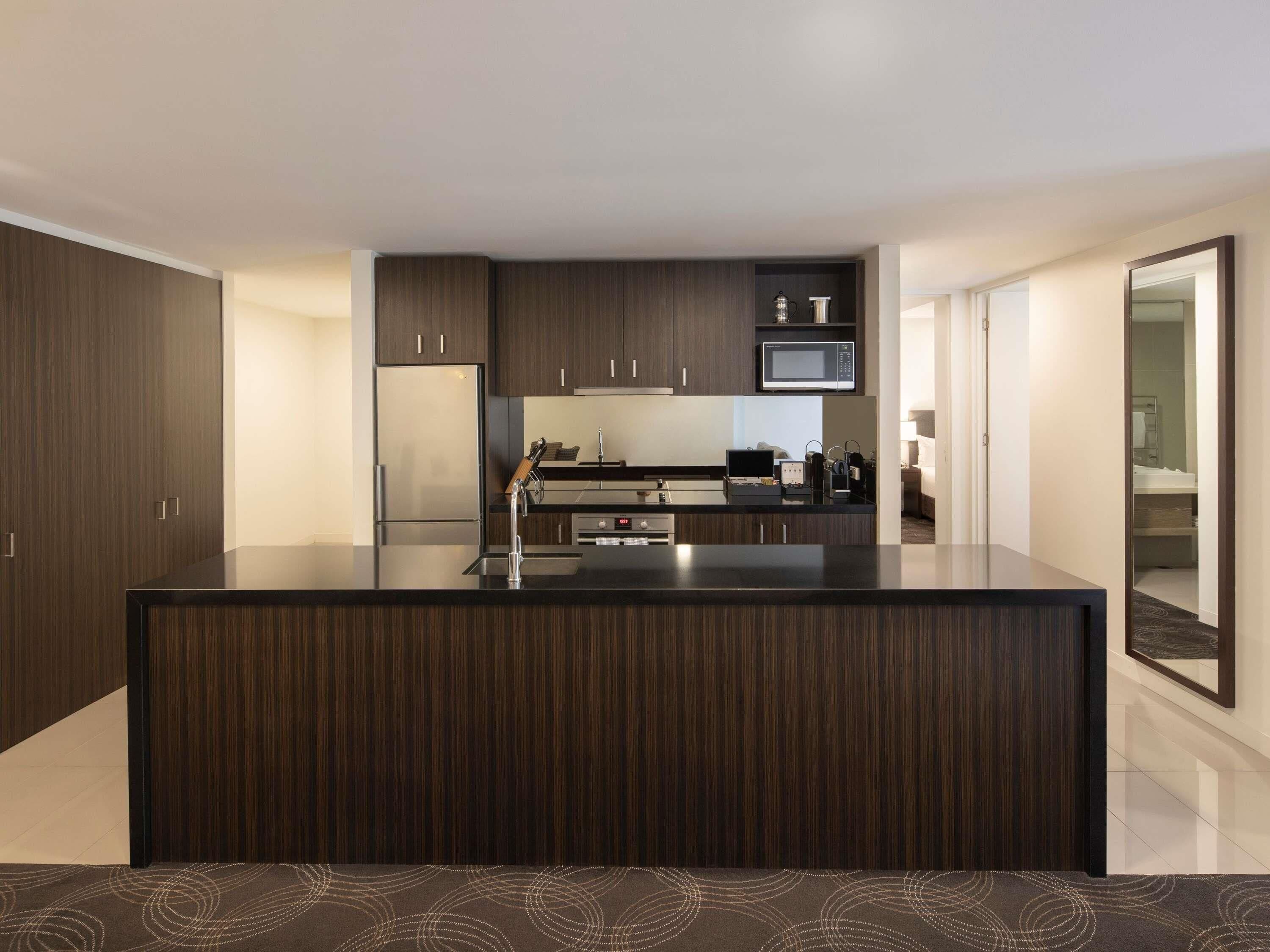 Apartamento Deluxe, 2 quartos | Roupa de alta qualidade, camas de colchão pillowtop, cofre no quarto 