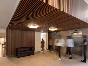 Quarto Deluxe, 2 camas queen-size | Roupa de alta qualidade, camas de colchão pillowtop, cofre no quarto 