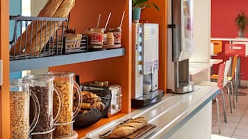 Pequeno-almoço tipo buffet diário (8.90 EUR por pessoa)
