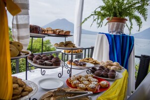 Café da manhã diário mediante uma taxa