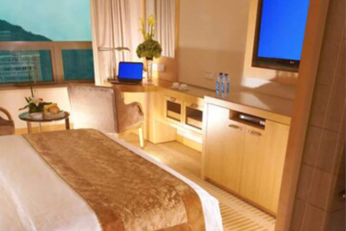 Quarto Individual Superior, 1 cama king-size | Cofre no quarto, Wi-fi grátis, roupa de cama fornecida