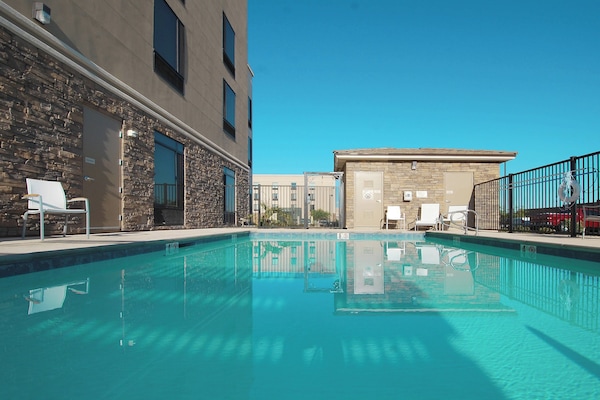 Piscina exterior sazonal