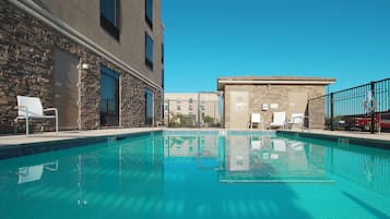 Piscina exterior sazonal