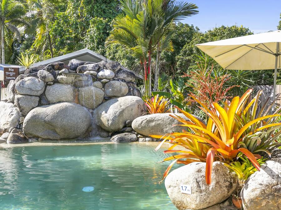 Piscina exterior, da(s) 8:00 à(s) 20:00, espreguiçadeiras