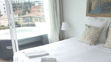 Suíte | Roupas de cama premium, frigobar, escrivaninha, quartos à prova de som