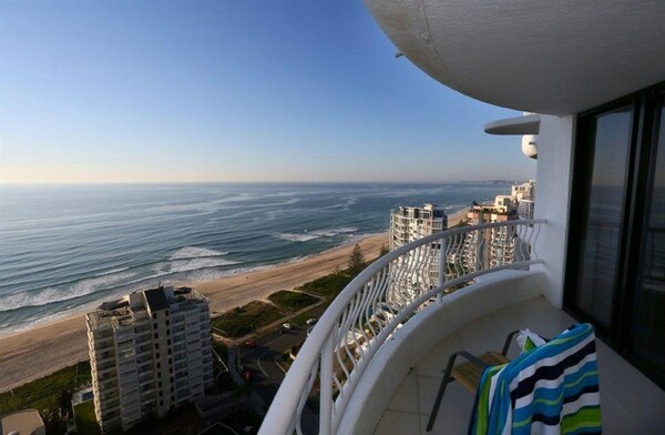 Biarritz Apartments - Broadbeach