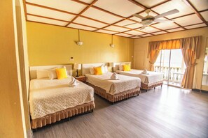 Quarto Triplo Deluxe | Cofre no quarto, secretária, Wi-fi grátis, roupa de cama fornecida 