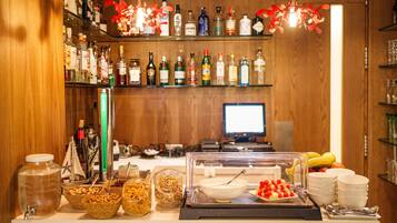 Café da manhã continental todos os dias (EUR 12 por pessoa)