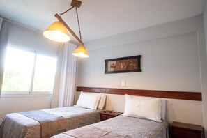 Quarto Duplo Standard | Cofre no quarto, secretária, Wi-fi grátis, roupa de cama fornecida 
