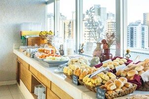 Café da manhã completo todos os dias (BRL 30 por pessoa) 