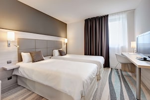 Quarto casal standard, 1 cama de casal | Escrivaninha, quartos à prova de som, ferros/tábuas de passar roupa