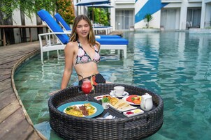 Pequeno-almoço tipo buffet diário (85000 IDR por pessoa) 