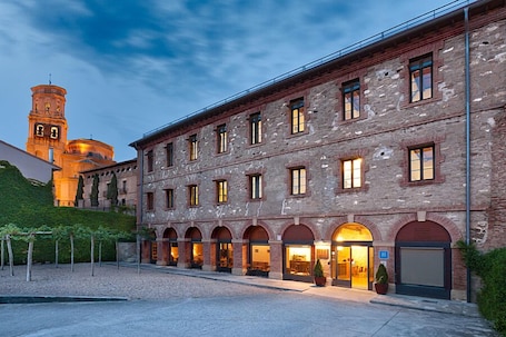 Fachada da propriedade. Hospedería de Alesves