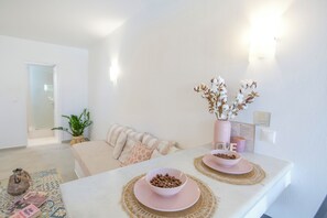 Apartamento, 2 quartos, vista para o jardim | Sala de estar | Televisor plasma de 32 polegadas com canais via satélite, televisor 