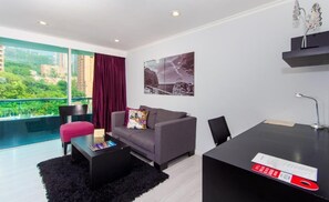 Quarto Twin Premium | Cofre no quarto, cortinas/cortinados opacos, ferro/tábua de engomar 