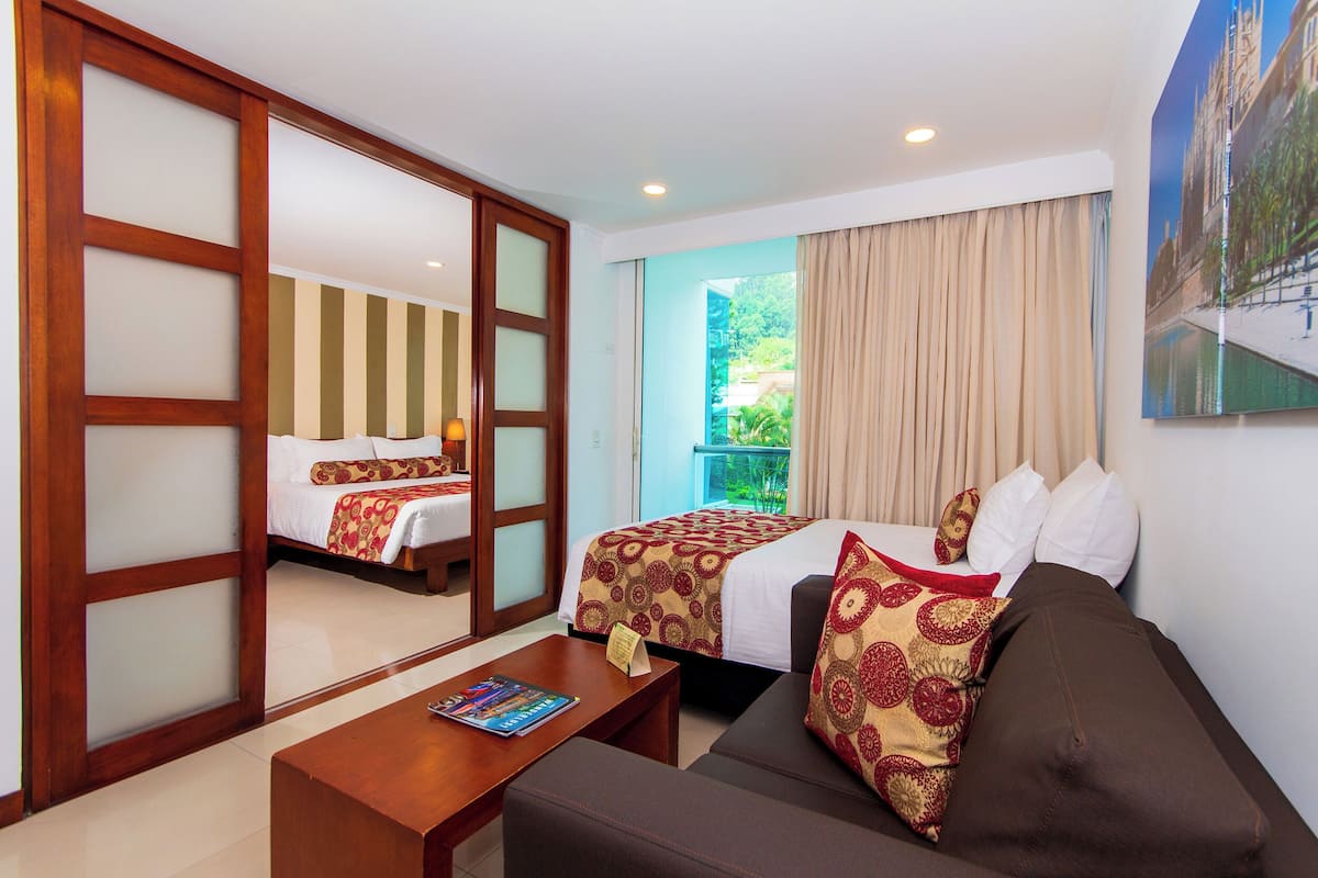 Quarto Triplo Familiar, 1 quarto | Cofre no quarto, cortinas/cortinados opacos, ferro/tábua de engomar