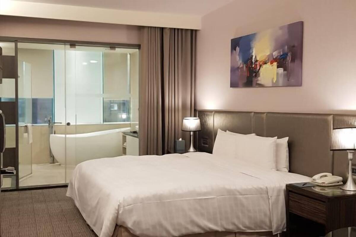 1 quarto, roupa de alta qualidade, edredões de penas, minibar