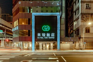 Fachada do alojamento (tarde/noite)