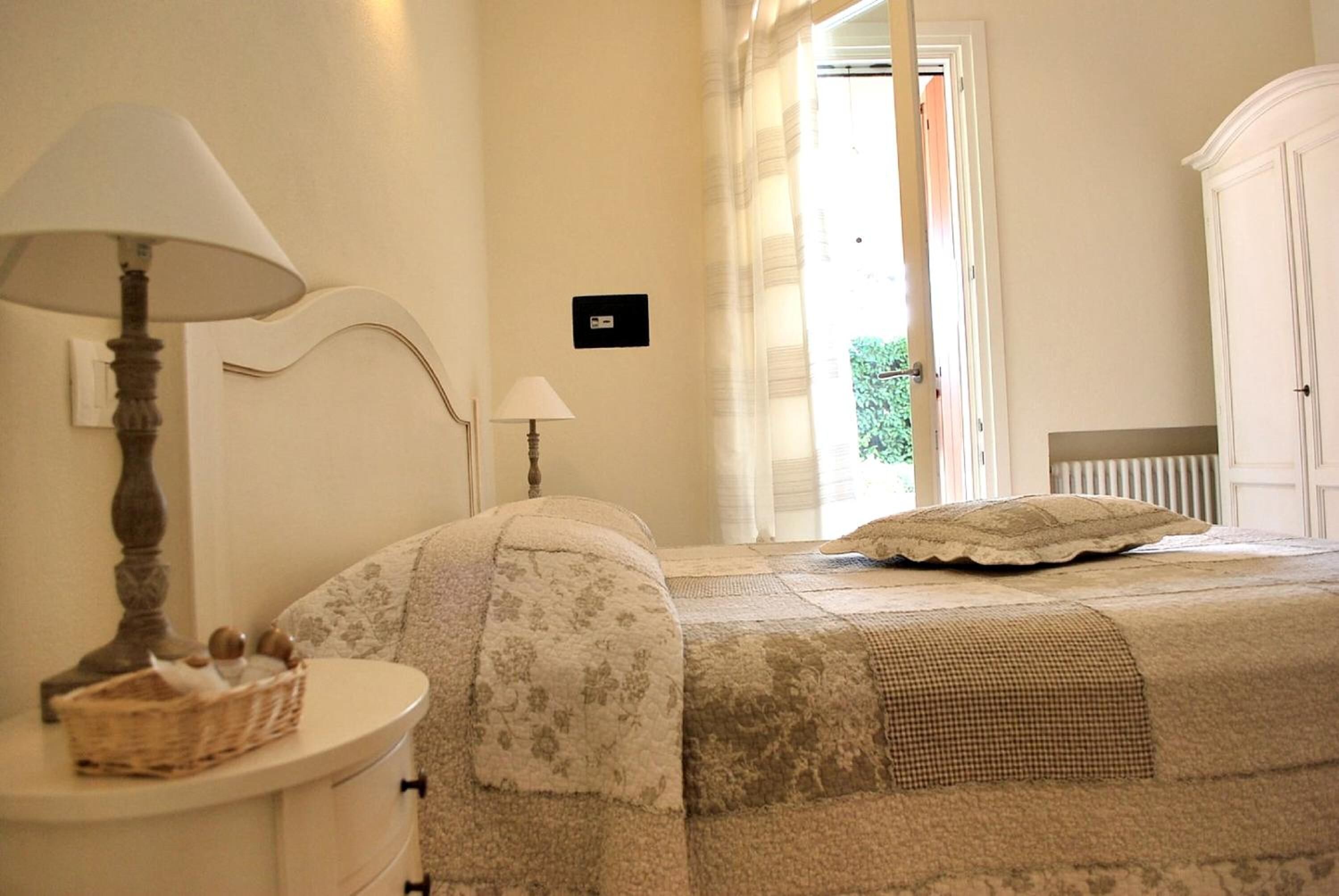 Camas de colchão viscoelástico, cofre no quarto, secretária 