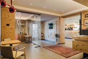 Área de estar no saguão