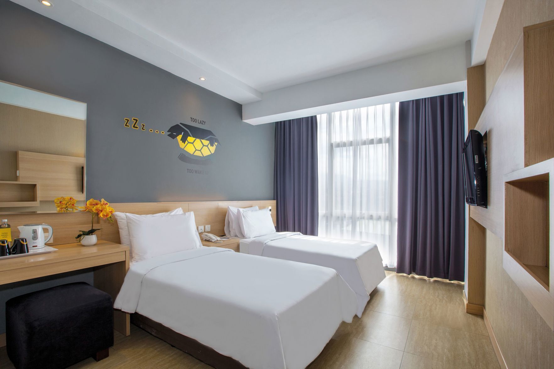 Escrivaninha, Wi-Fi de cortesia, roupa de cama