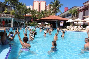 2 piscinas exteriores, guarda-sóis, espreguiçadeiras 