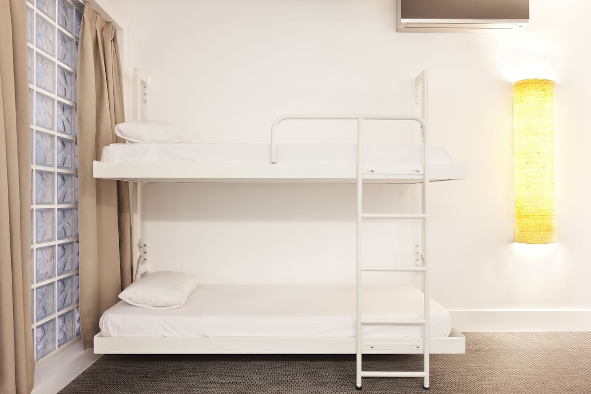 Quarto Familiar | Edredões de penas, cofre com capacidade para portátil