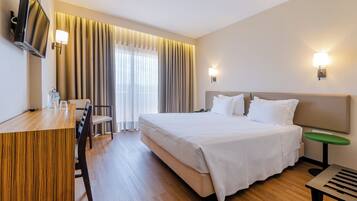 Suite Familiar (Superior) | Minibar, cofre com capacidade para portátil, secretária