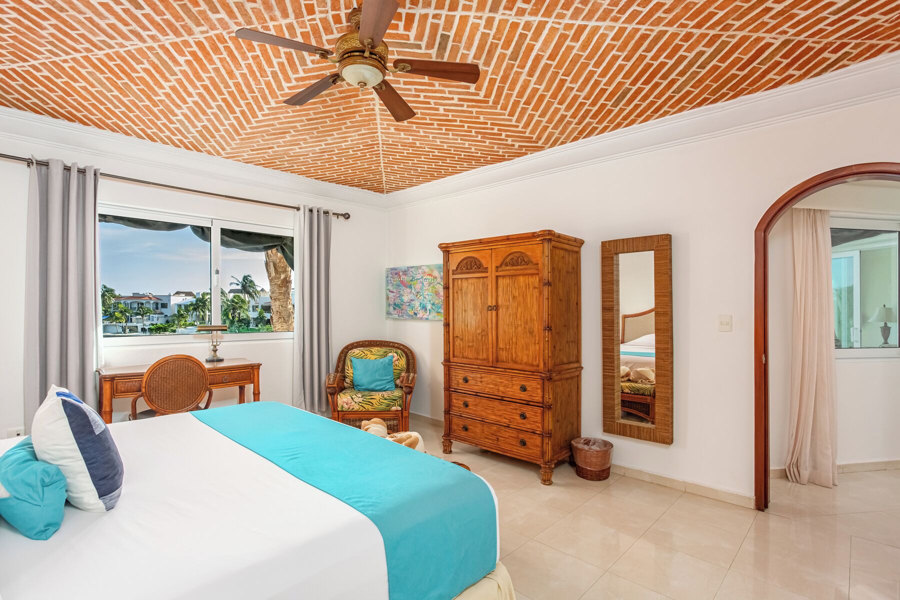 Apartamento de Luxo | Roupa de alta qualidade, edredões de penas, ferro/tábua de engomar 