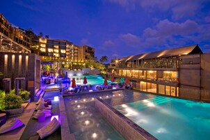 2 piscinas externas, guarda-sóis, espreguiçadeiras