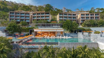 2 piscinas externas, guarda-sóis, espreguiçadeiras