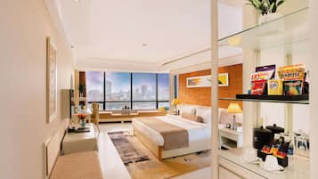 Suite Júnior, 1 cama king-size, vista para o rio | Roupa de alta qualidade, minibar, cofre no quarto, secretária