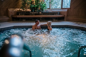 Banheira de hidromassagem interior