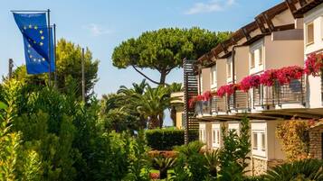 Cofre no quarto, secretária, quartos insonorizados