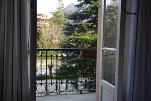 Quarto casal superior, vista para o jardim | Vista do quarto