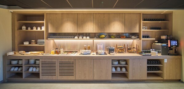 Pequeno-almoço tipo buffet diário (20 EUR por pessoa) 