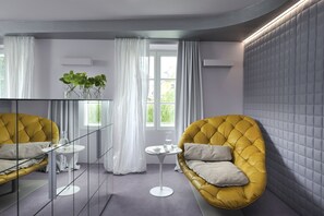 River Front | Roupa hipoalergénica, minibar, cofre no quarto, secretária 