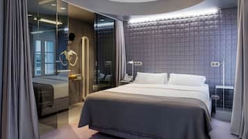 River Side | Roupa hipoalergénica, minibar, cofre no quarto, secretária