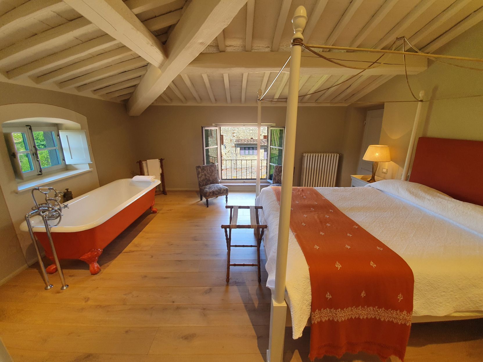 Cortinas/cortinados opacos, Wi-fi grátis, roupa de cama fornecida 