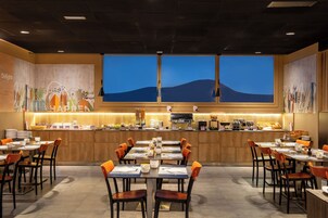 Café da manhã com buffet todos os dias mediante uma taxa