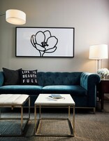 Edredons de pluma, camas com colchões pillow-top, cofres nos quartos