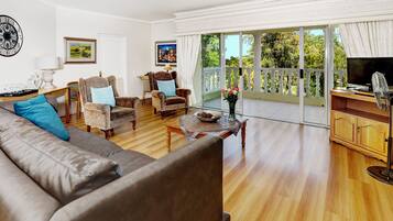 Suite Superior, casa de banho anexa | 1 quarto, roupa de alta qualidade, minibar, cofre no quarto