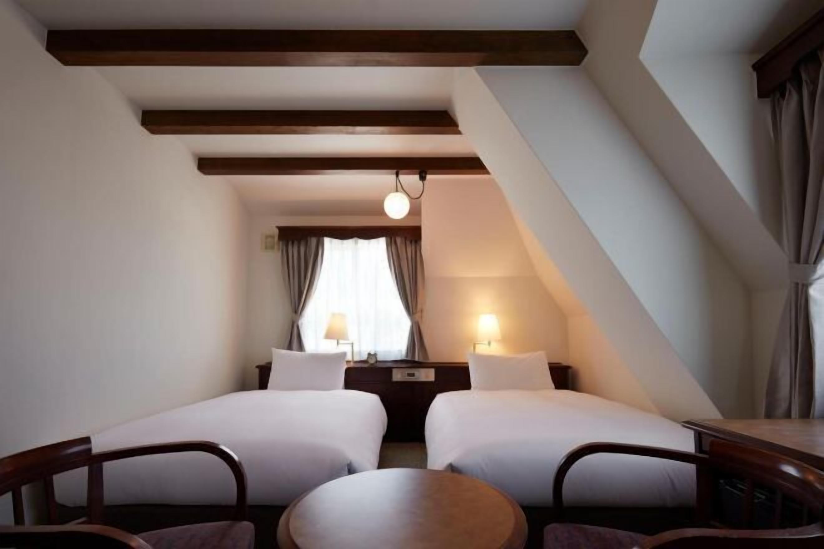 Secretária, secretária adequada para computadores portáteis 