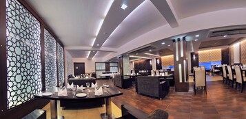 Pequeno-almoço tipo buffet mediante uma taxa 